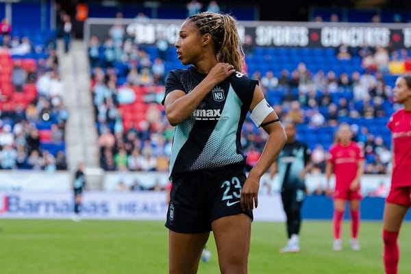 Esther González brace propels Gotham to first win of season